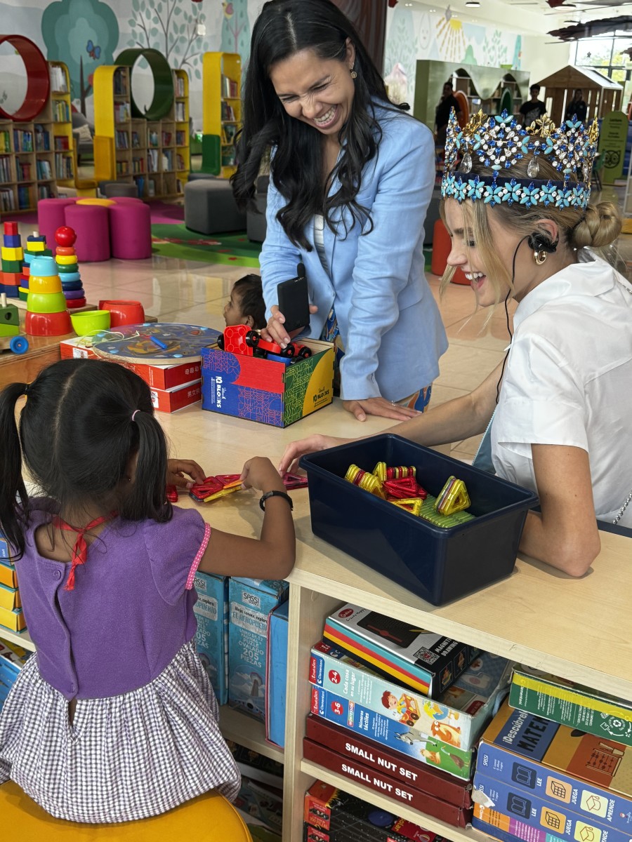 Miss World toured BINAES, the most modern library in Latin America ...
