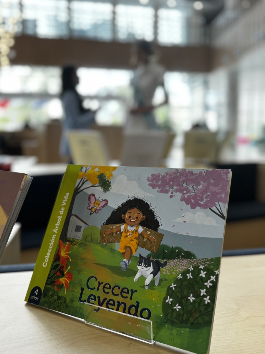 Miss World toured BINAES, the most modern library in Latin America ...