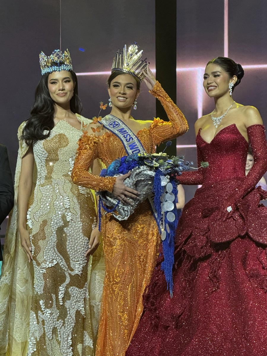 Asia Rose Simpson of Quezon City, the BWAP winner, was crowned Miss ...